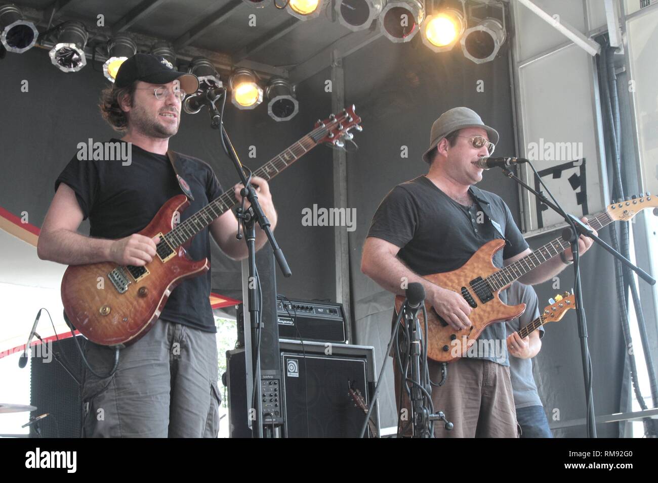 Maxwell singer hi-res stock photography and images - Alamy