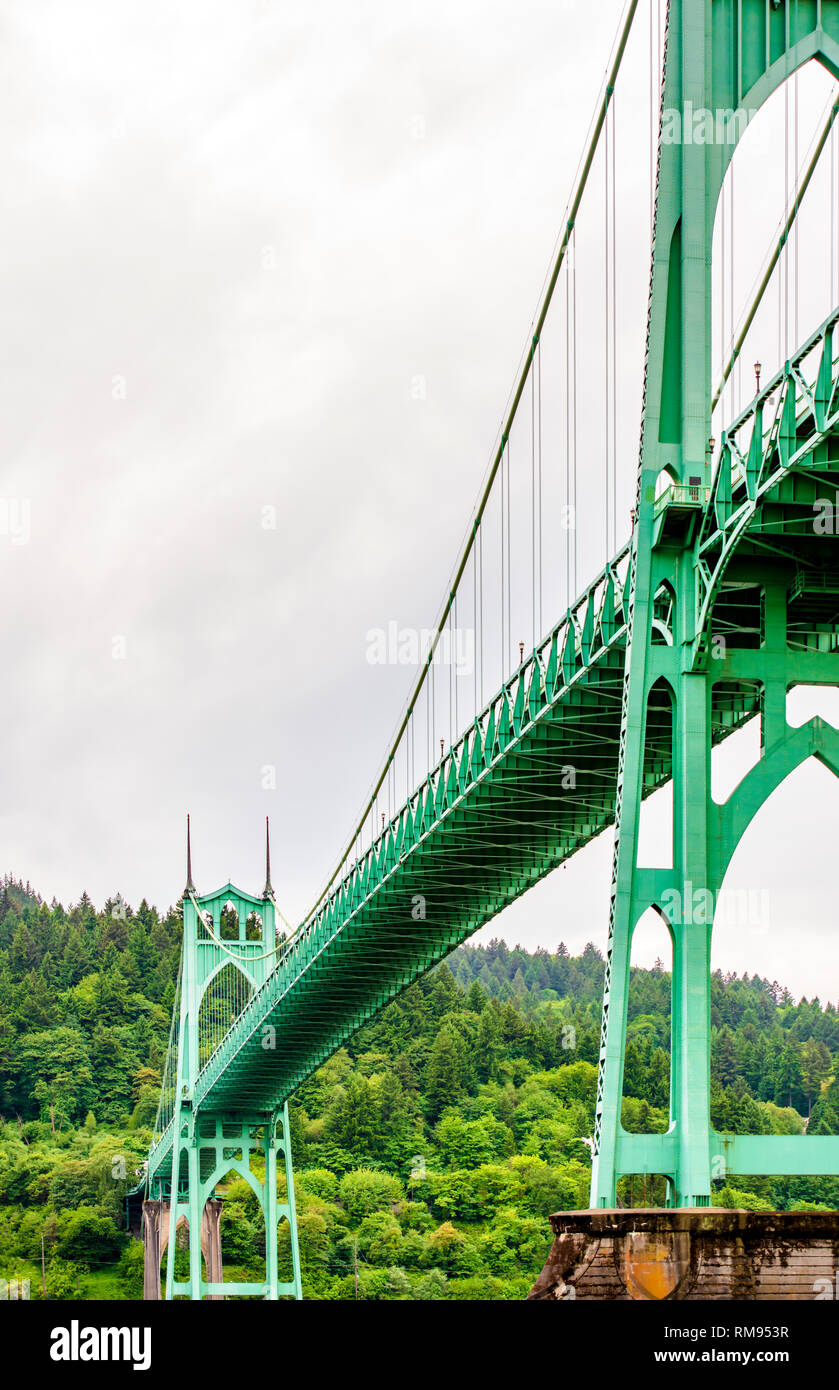 Arched trusses hi-res stock photography and images - Alamy