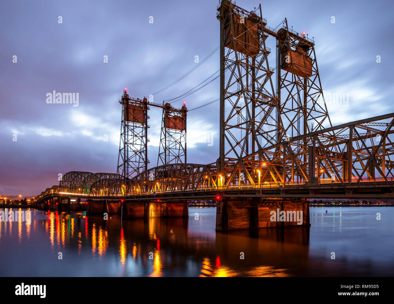 Lift bridge towers hi-res stock photography and images - Alamy