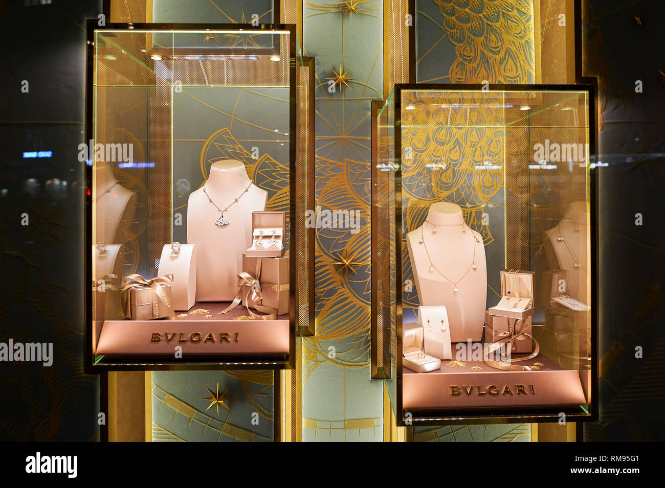 Bvlgari store window display hi-res stock photography and images - Alamy
