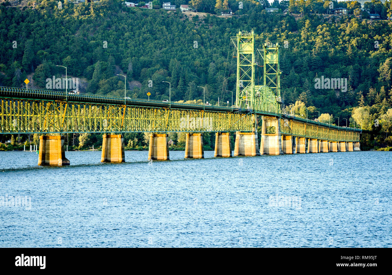 Drawbridge arched truss bridge over the Columbia River with arch ...