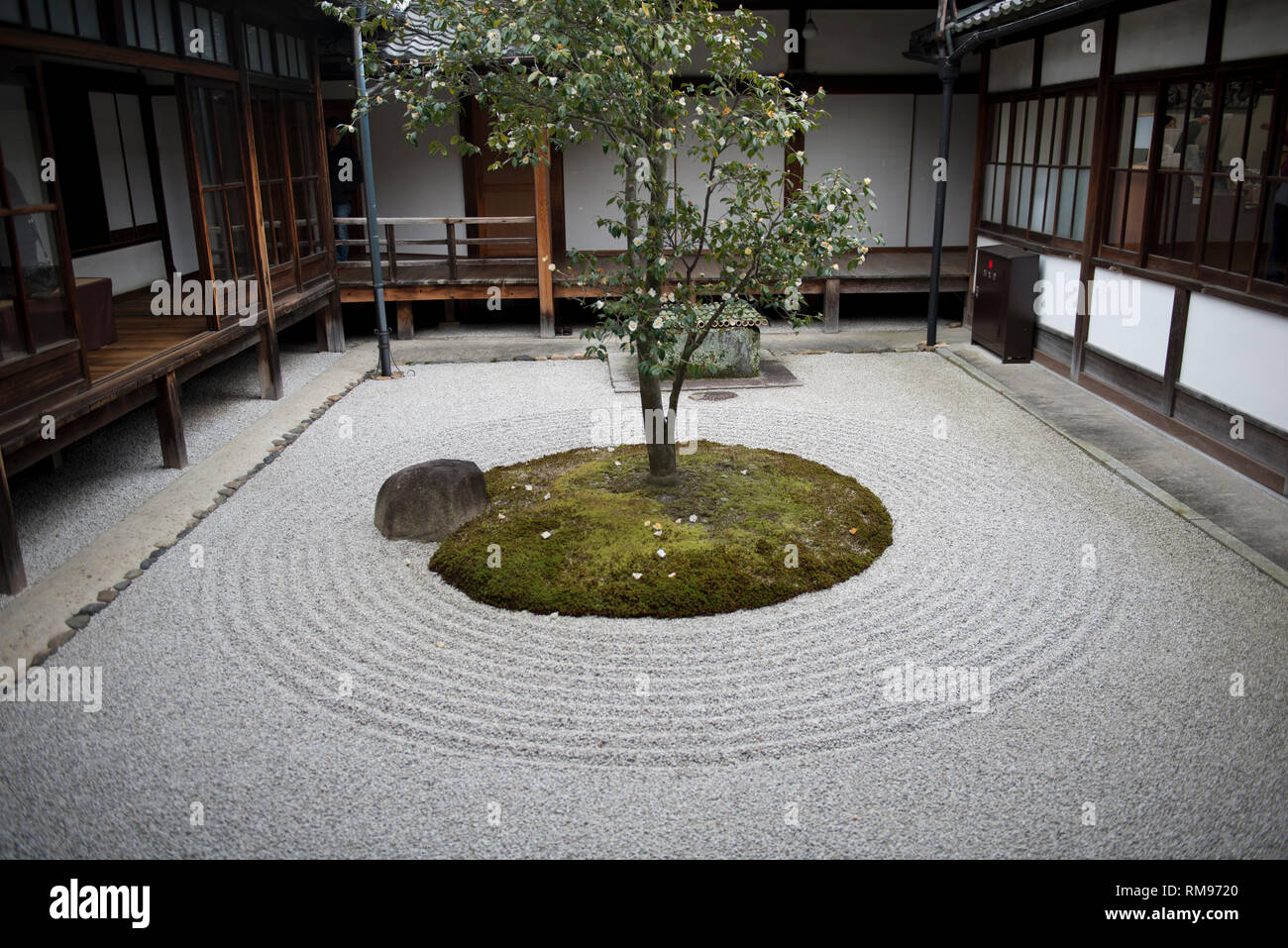 Japanese rock garden, Karesansui in Japanese Kennin-ji Temple, Gion ...