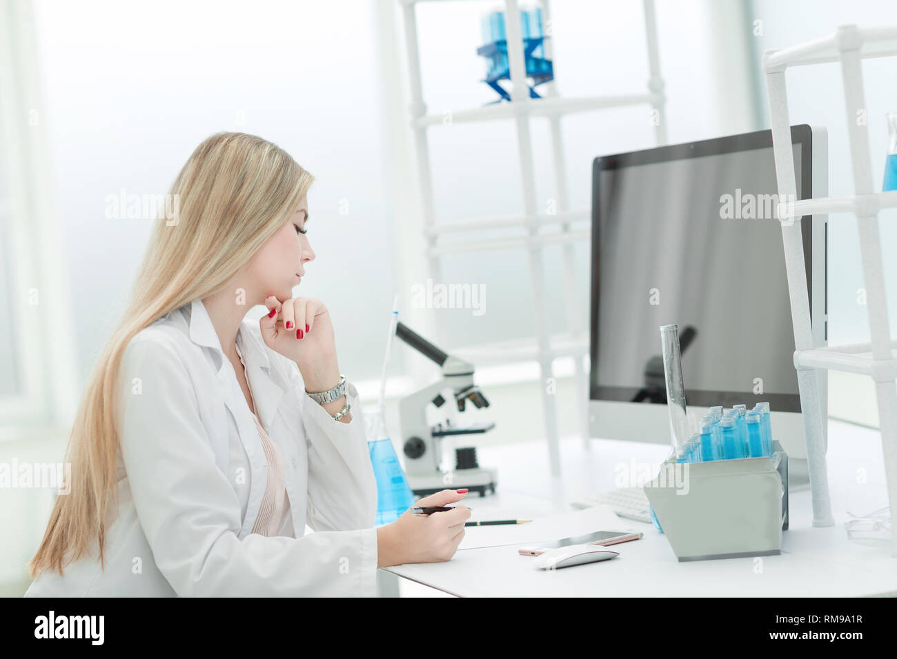 Scientist worker research computer hi-res stock photography and images ...