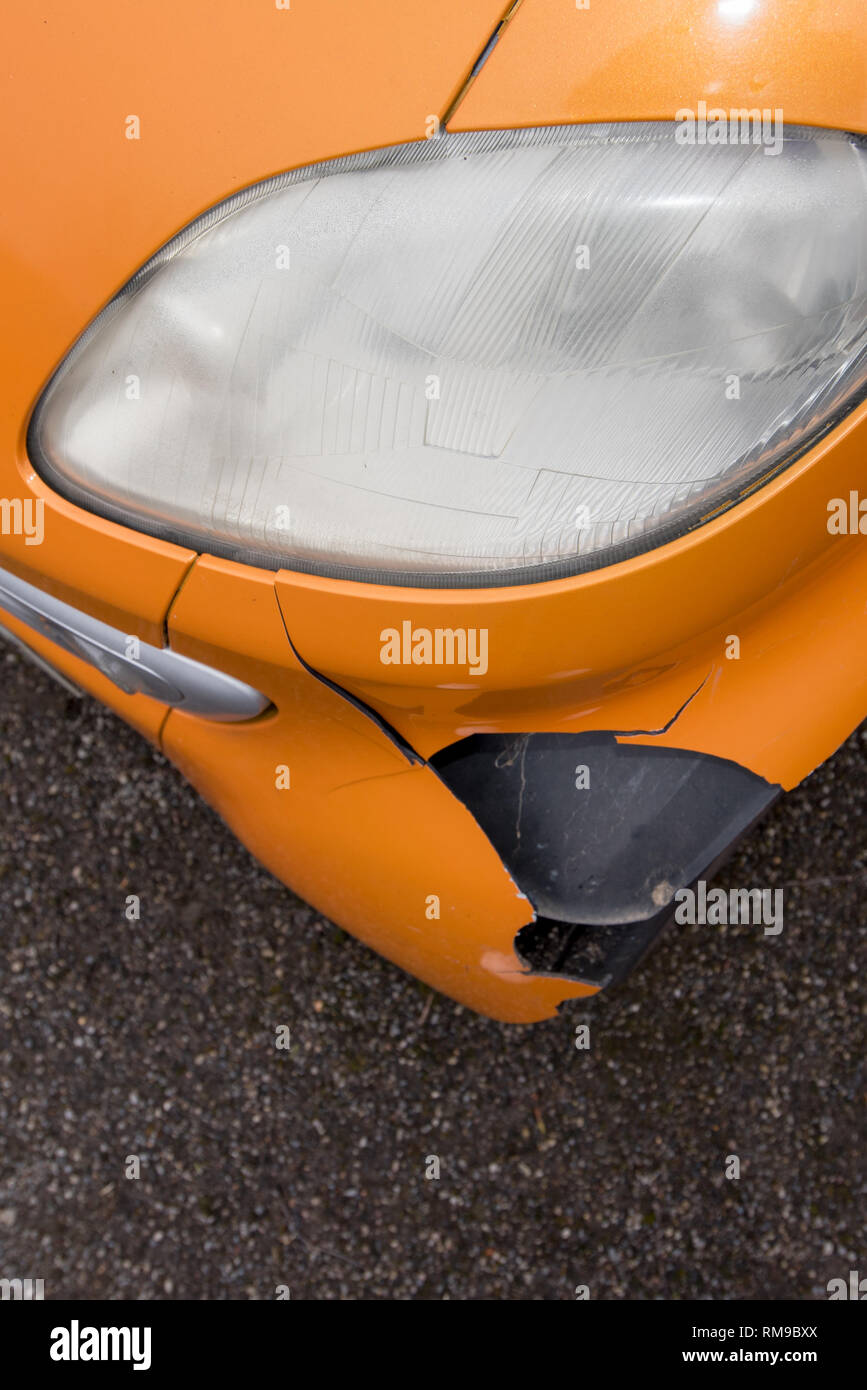 Car Crash ; Yellow vehicle front bumper damage Stock Photo - Alamy