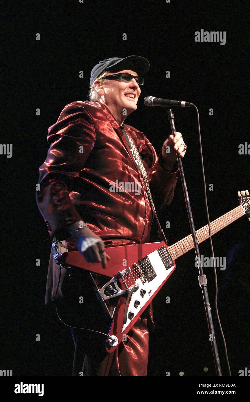 Cheap trick guitarist hi-res stock photography and images - Alamy