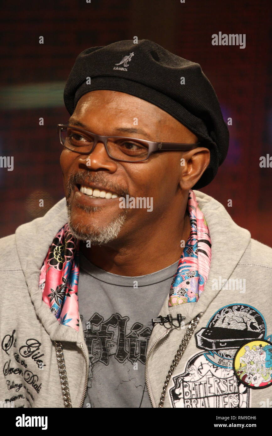 Microphone interview actor hi-res stock photography and images - Alamy