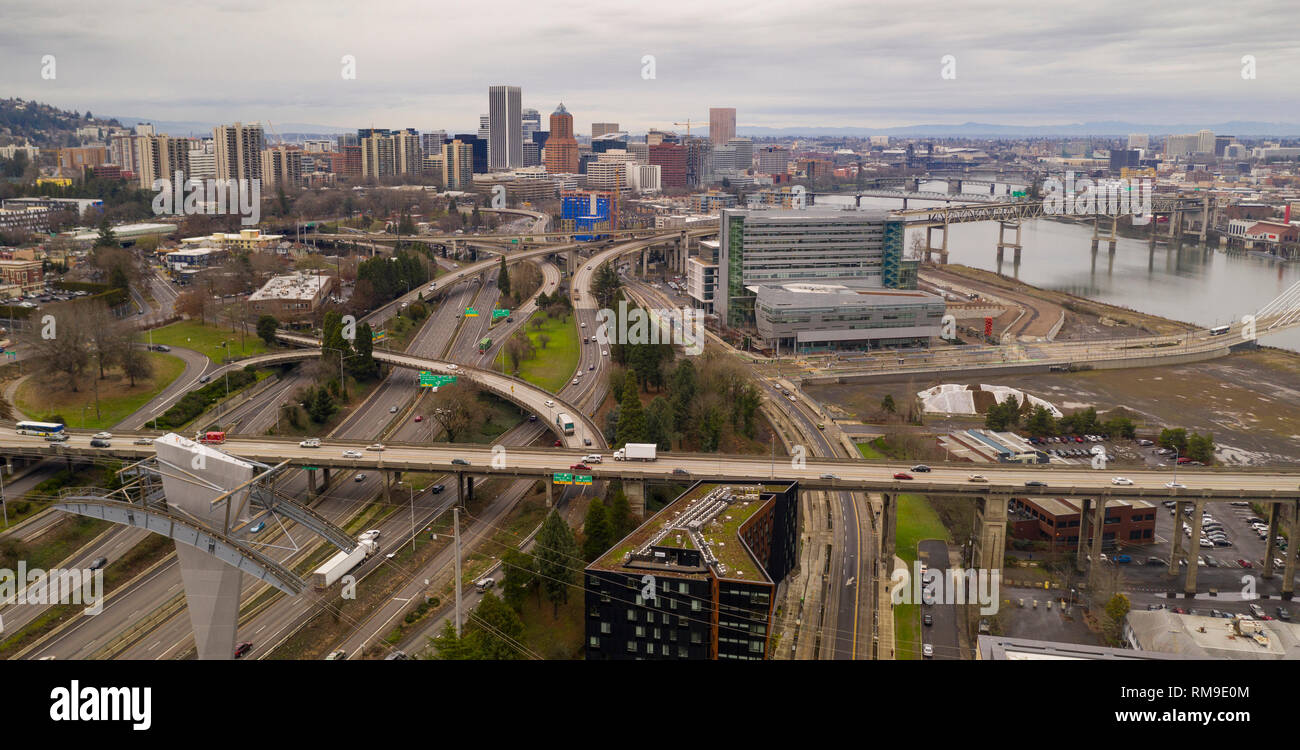 Portland oregon willamette river aerial hi-res stock photography and ...