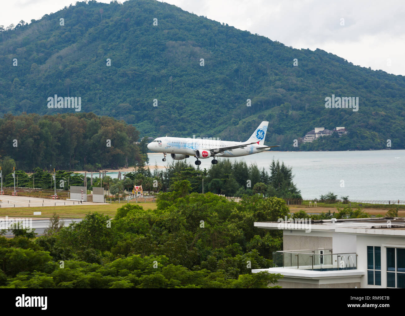 Airbus AirAsia landing approach Stock Photo - Alamy