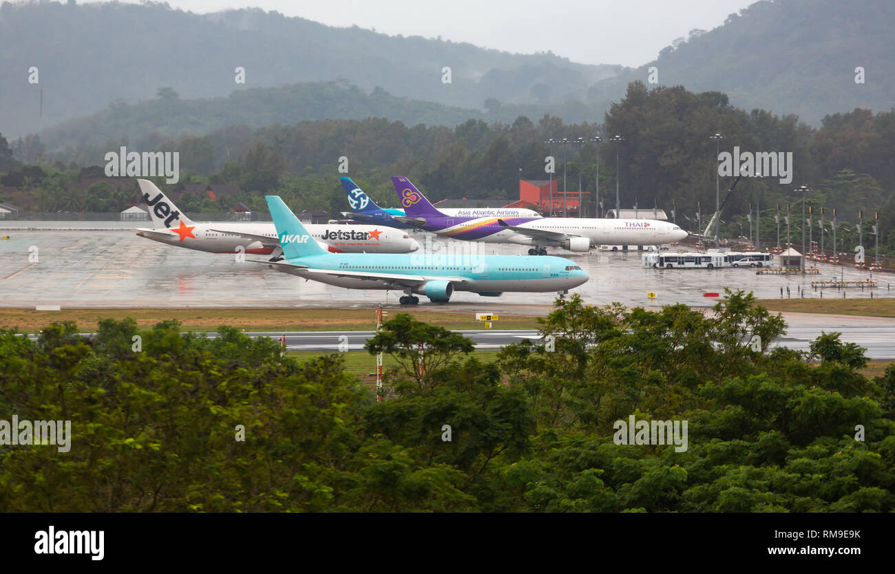 Boeing aircraft takes off hi-res stock photography and images - Alamy