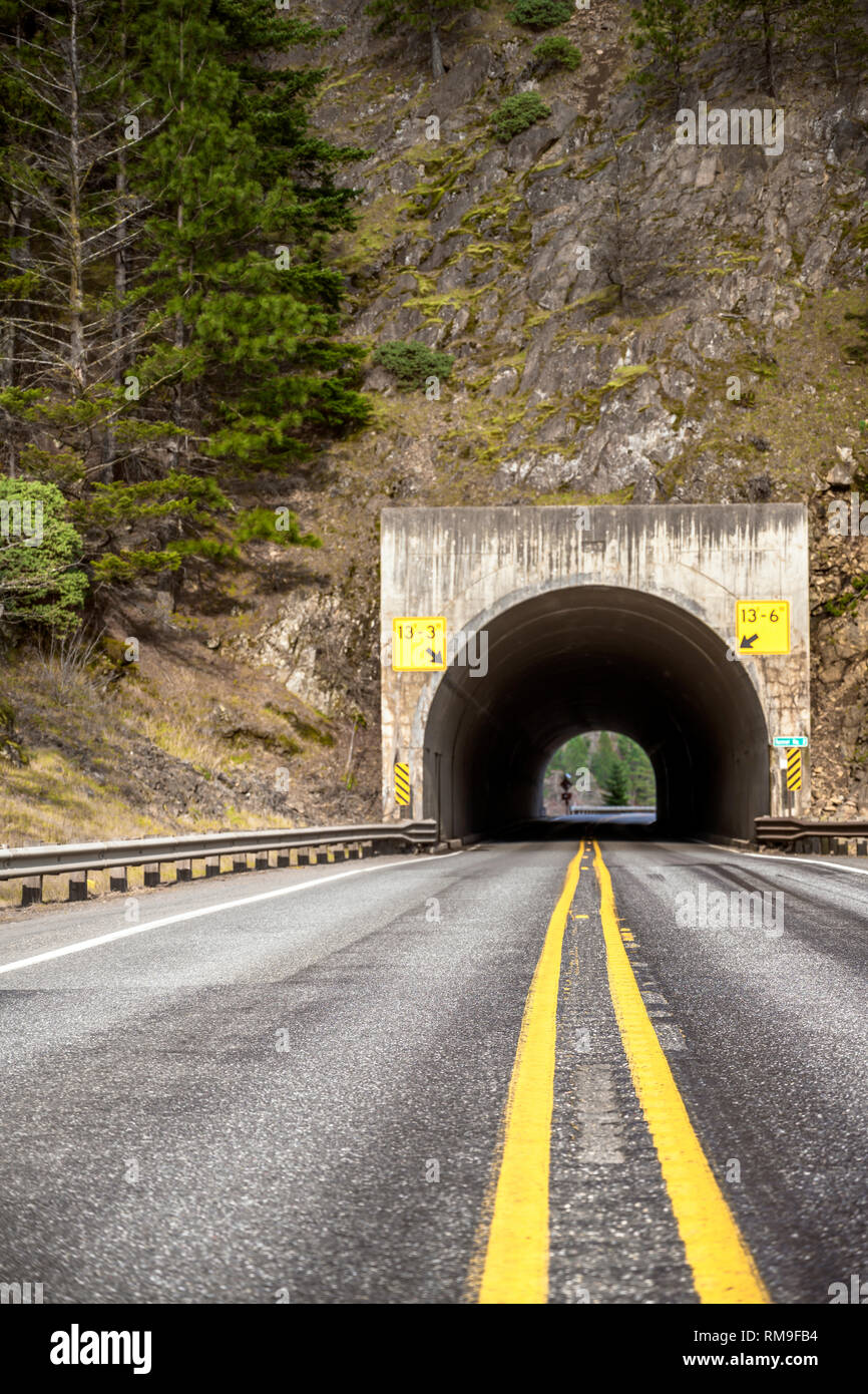 Tunnel through a cliff hi-res stock photography and images - Alamy