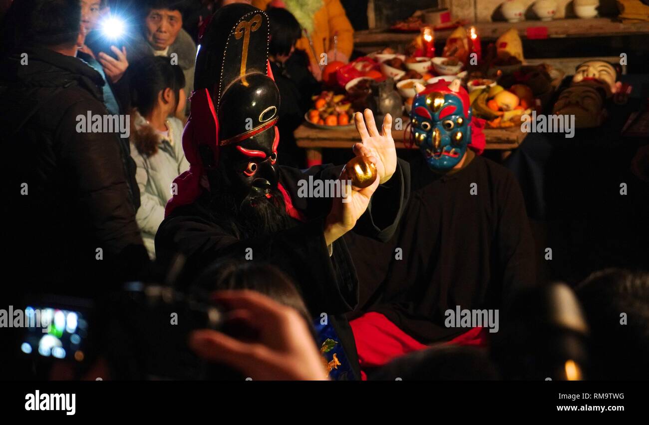 Ancient chinese masks hi-res stock photography and images - Alamy