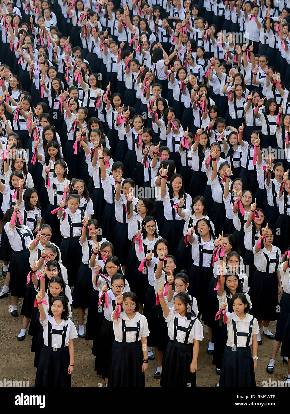 Manila, Philippines. 14th Feb, 2019. Students dance as they participate ...
