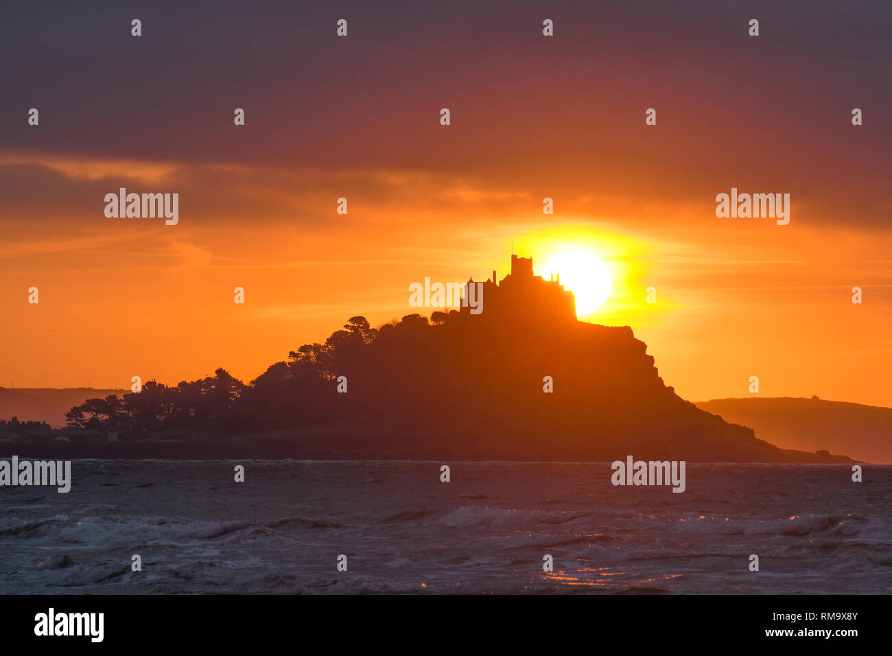 2019 uk weather mild colourful sunrise penzance morning hi-res stock ...