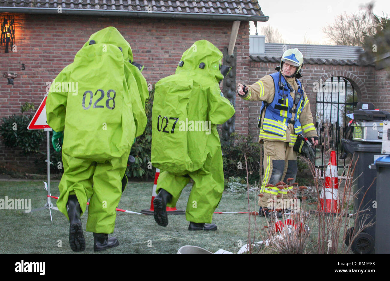 Chemical hazard suits hi-res stock photography and images - Alamy