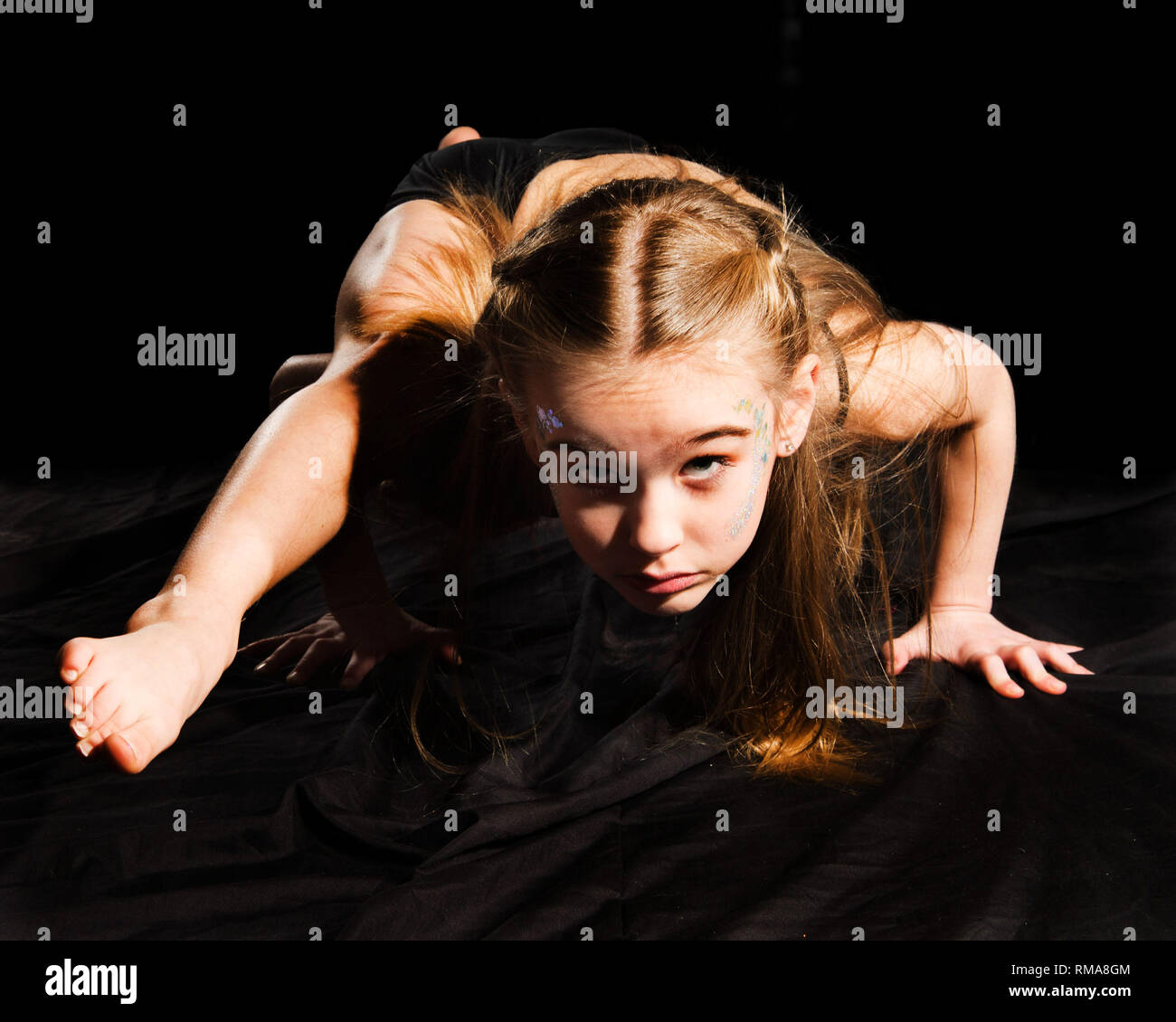 Contortion hi-res stock photography and images - Alamy