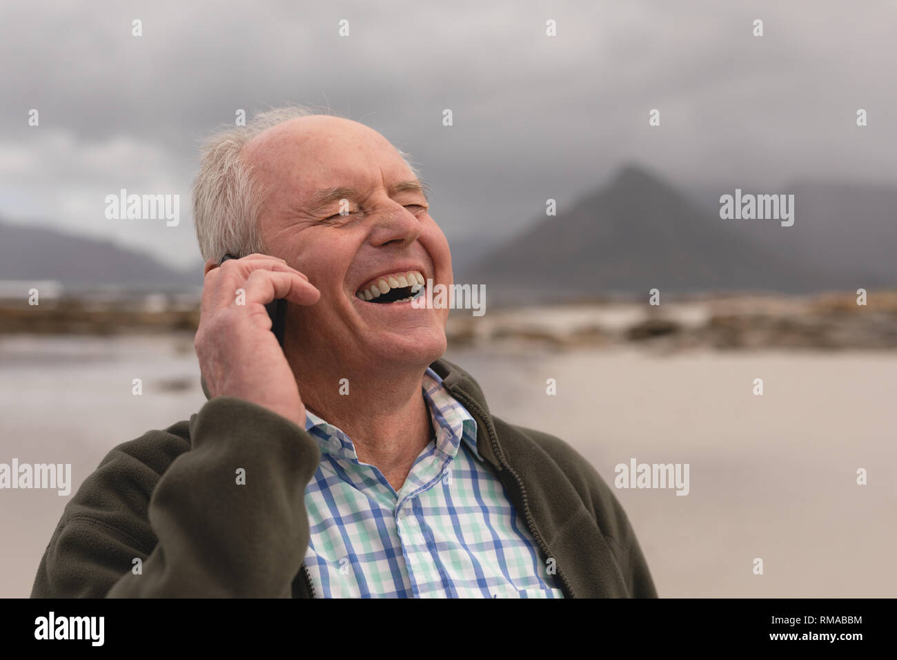 Phone conversation beach hi-res stock photography and images - Alamy