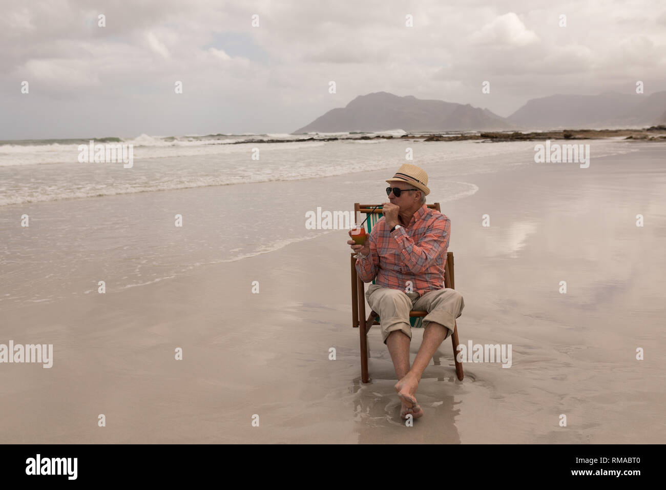 Drink beach sunlounger hi-res stock photography and images - Alamy
