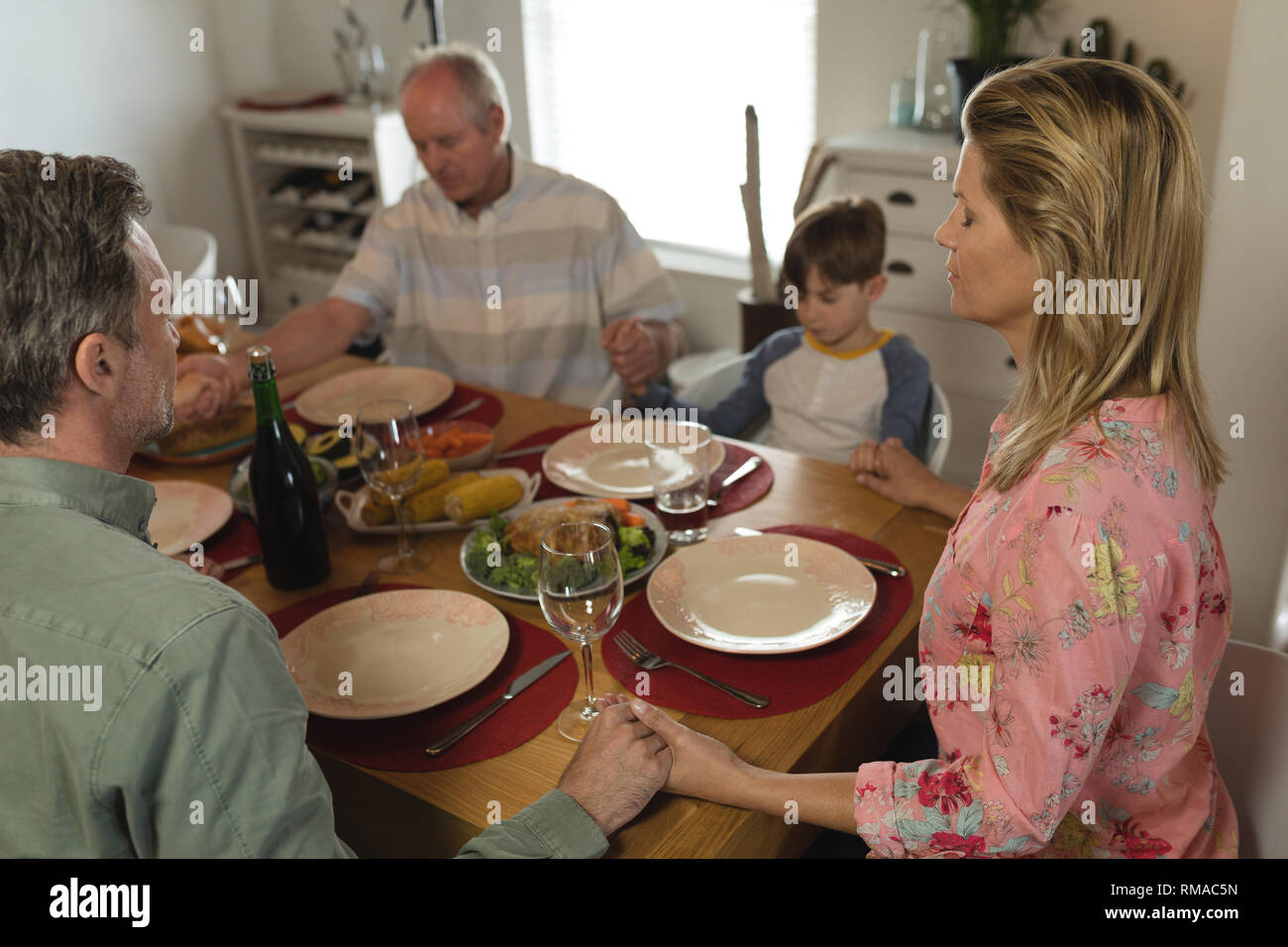 Family praying together meal dining hi-res stock photography and images ...