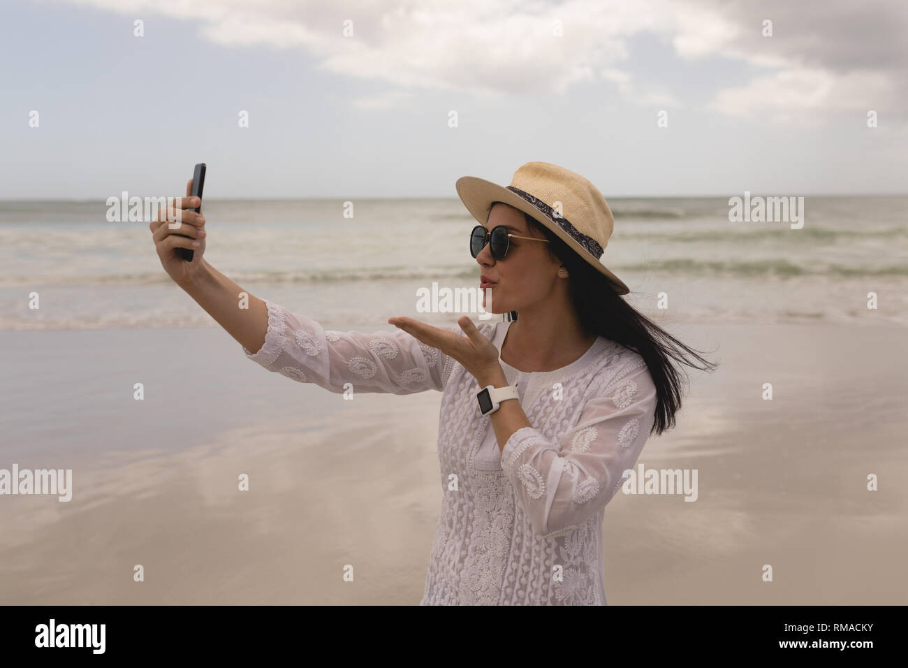 Flying kiss hi-res stock photography and images - Alamy