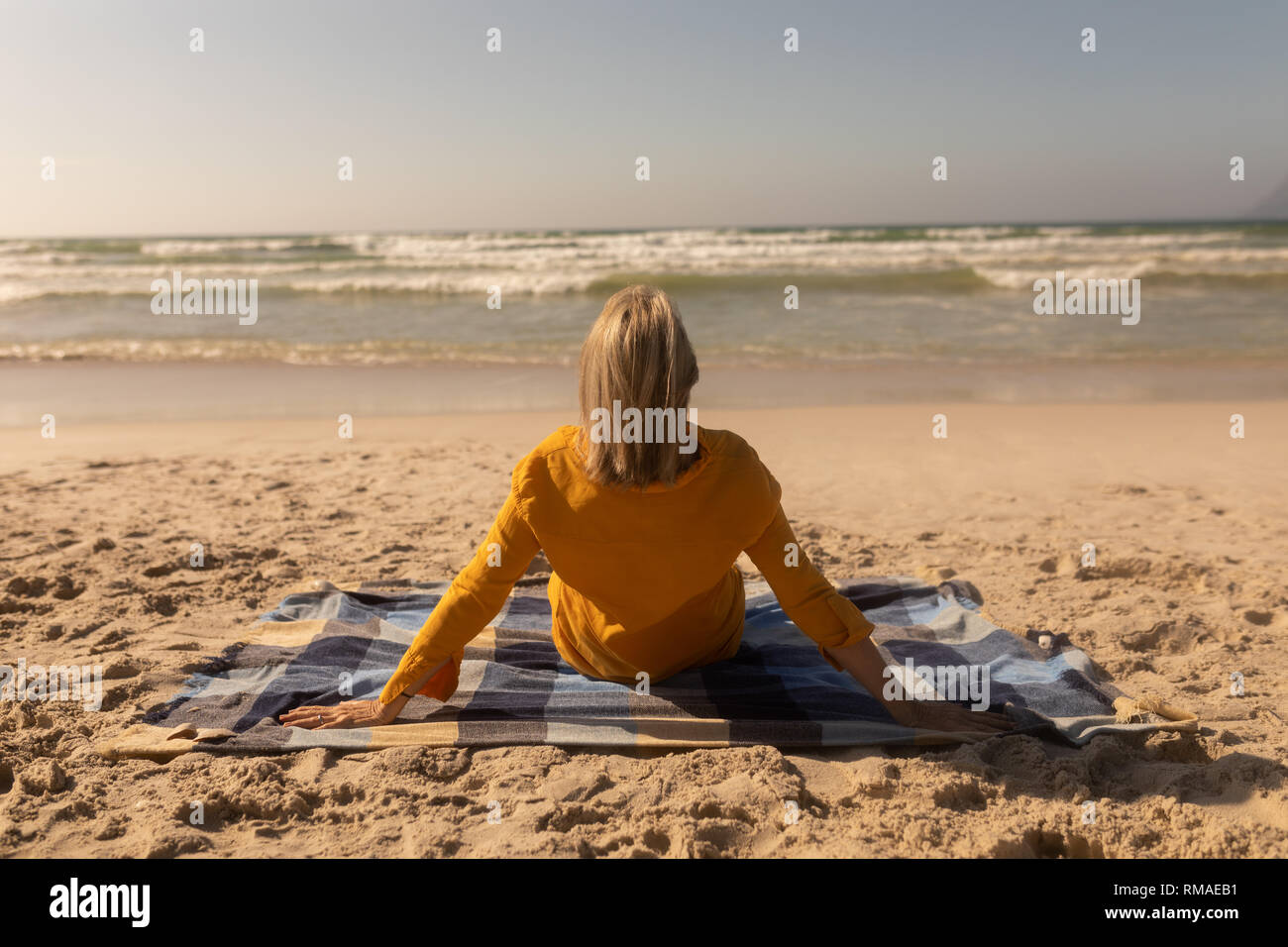 Relaxing beach view hi-res stock photography and images - Alamy
