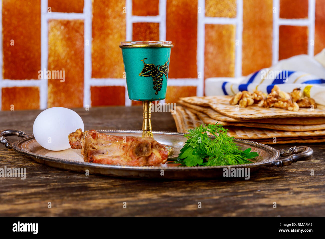 Matzo for Passover with on seder plate on close up Stock Photo - Alamy