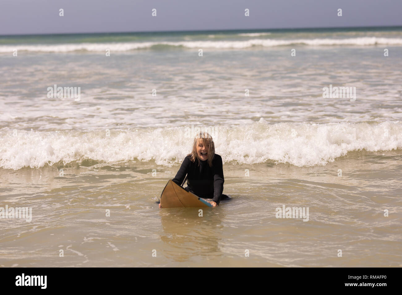 Female surfing wave hi-res stock photography and images - Alamy
