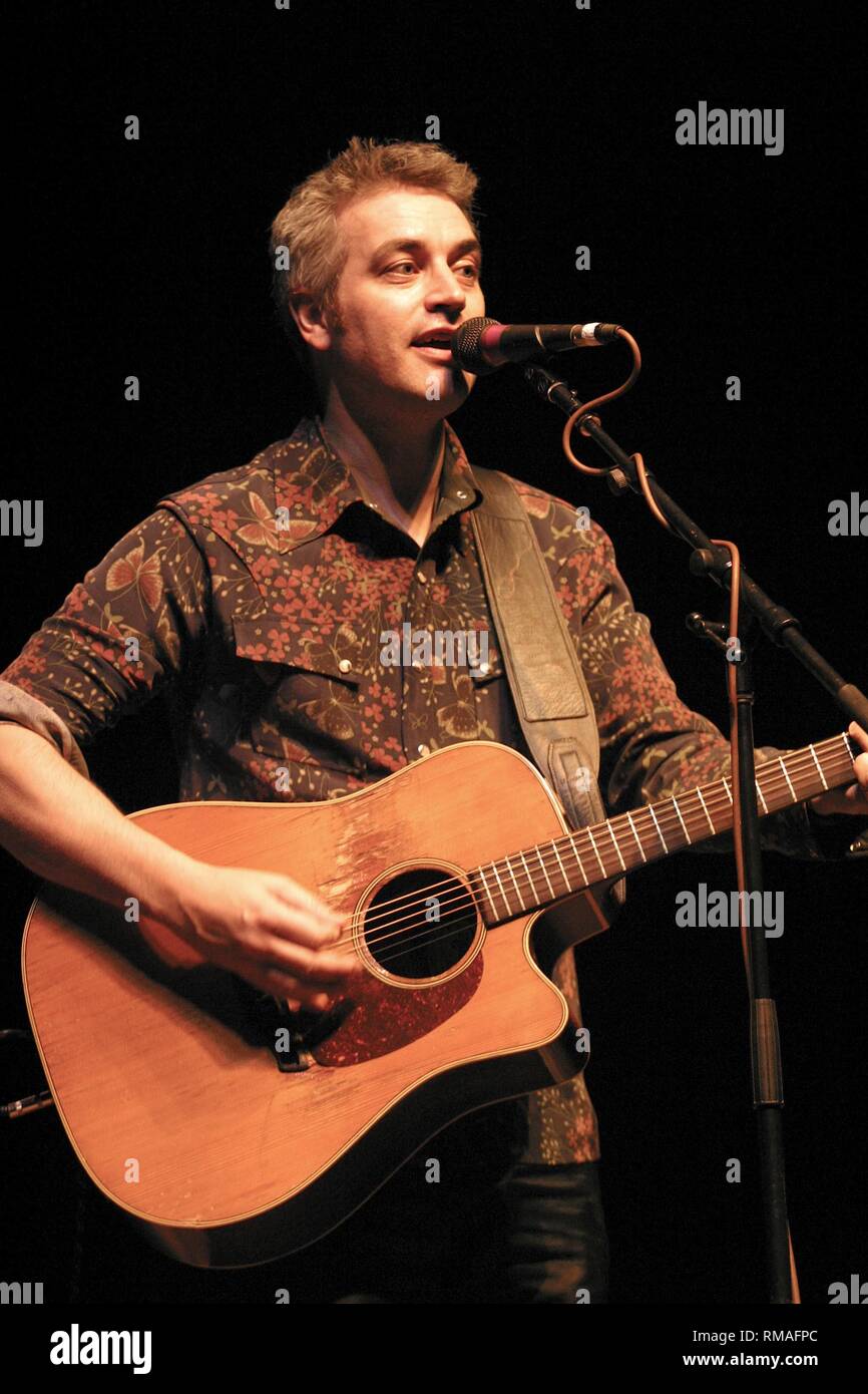 Digital downloads for sale hi-res stock photography and images - Alamy