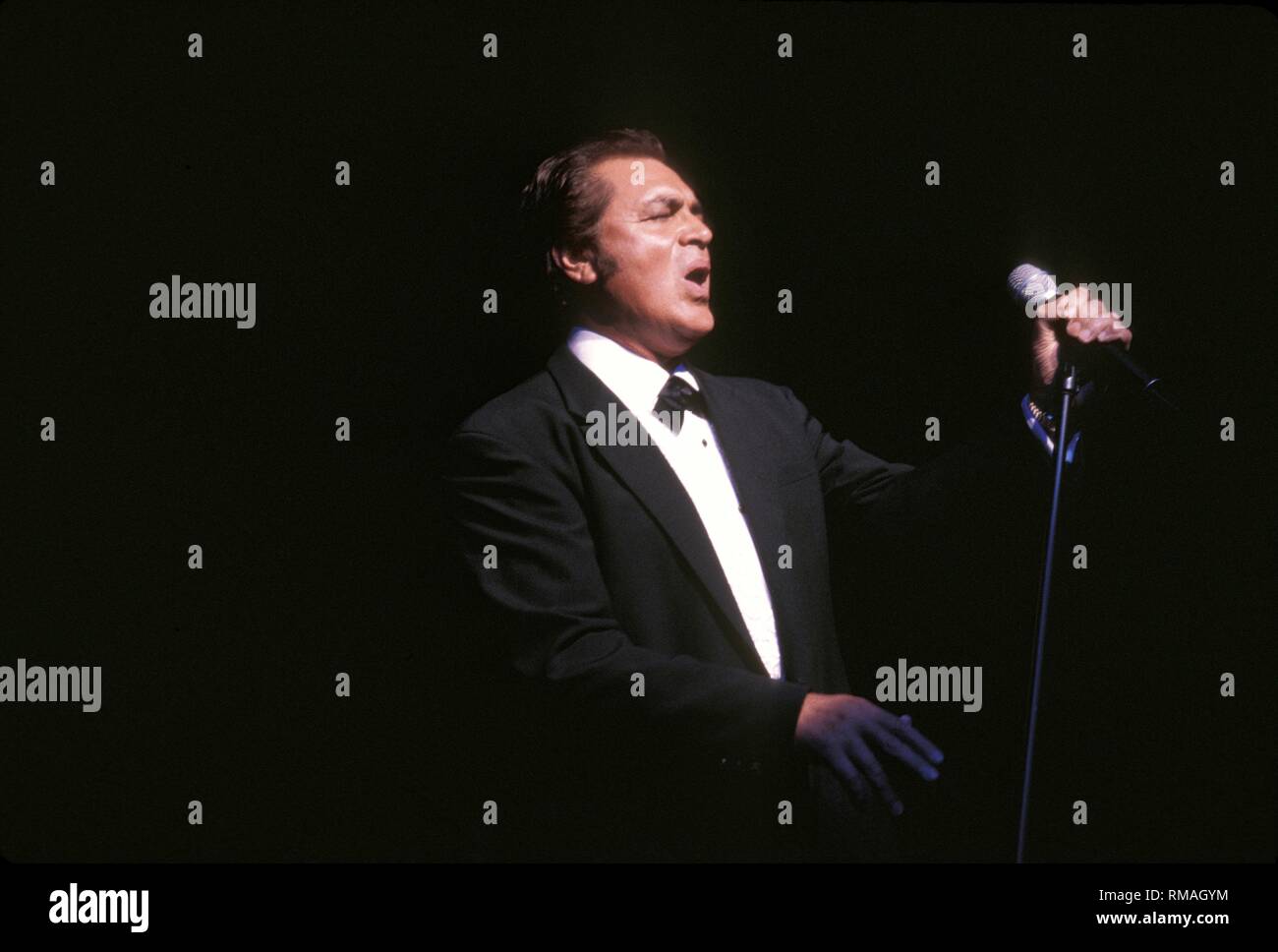 Engelbert humperdinck singer hi-res stock photography and images - Alamy