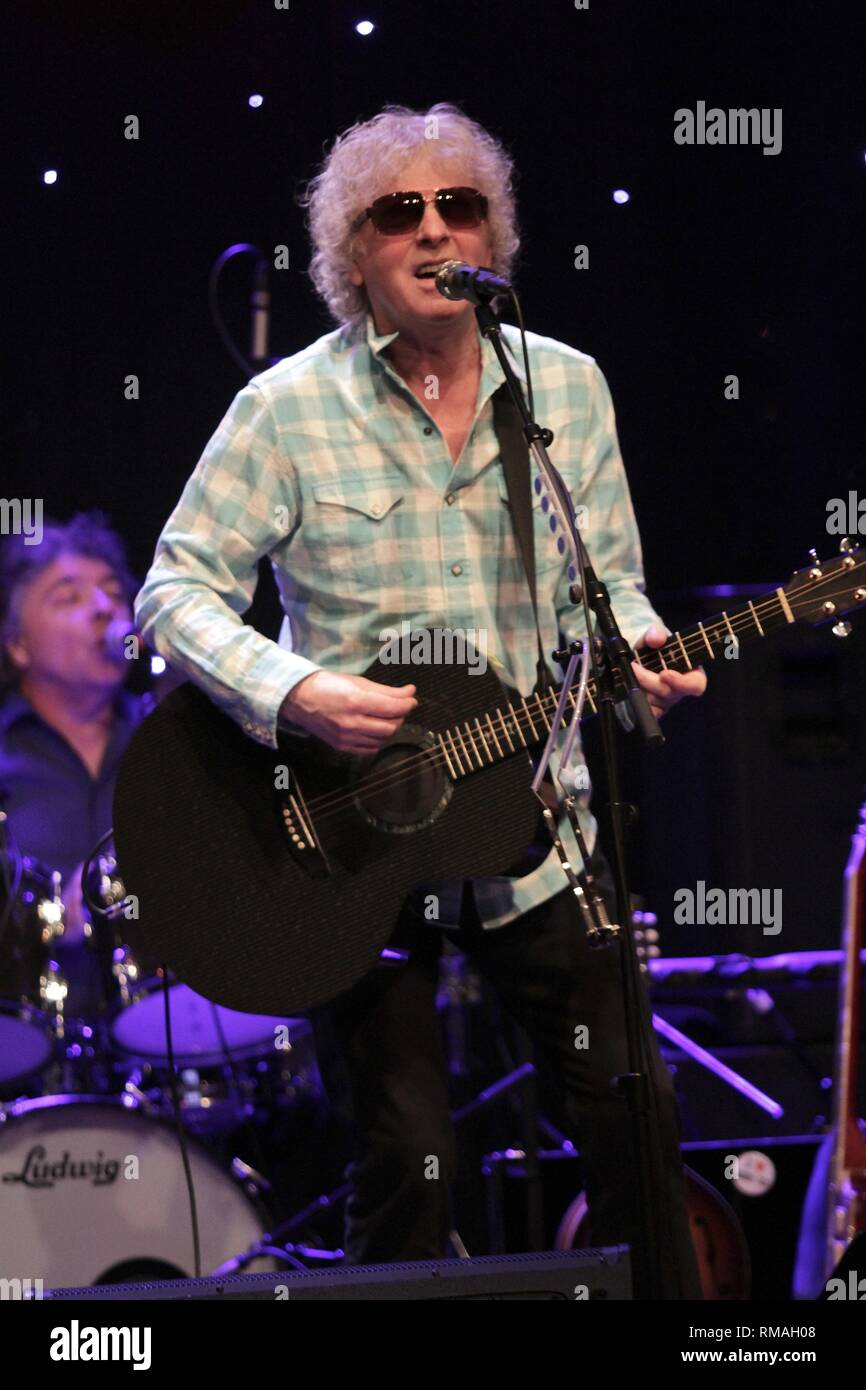 Singer & songwriter Ian Hunter is shown performing on stage during a ...