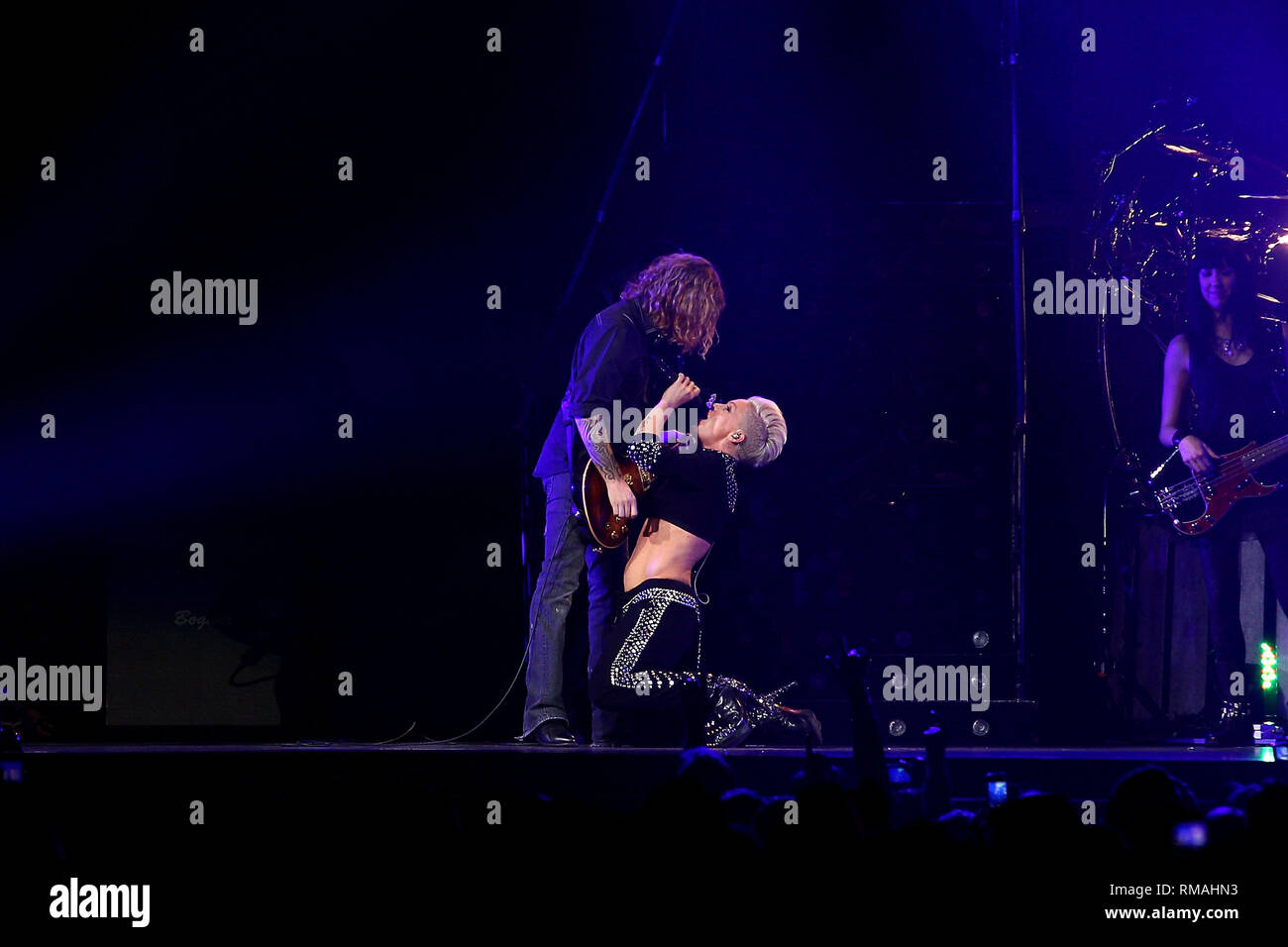 Pink project concert hi-res stock photography and images - Alamy