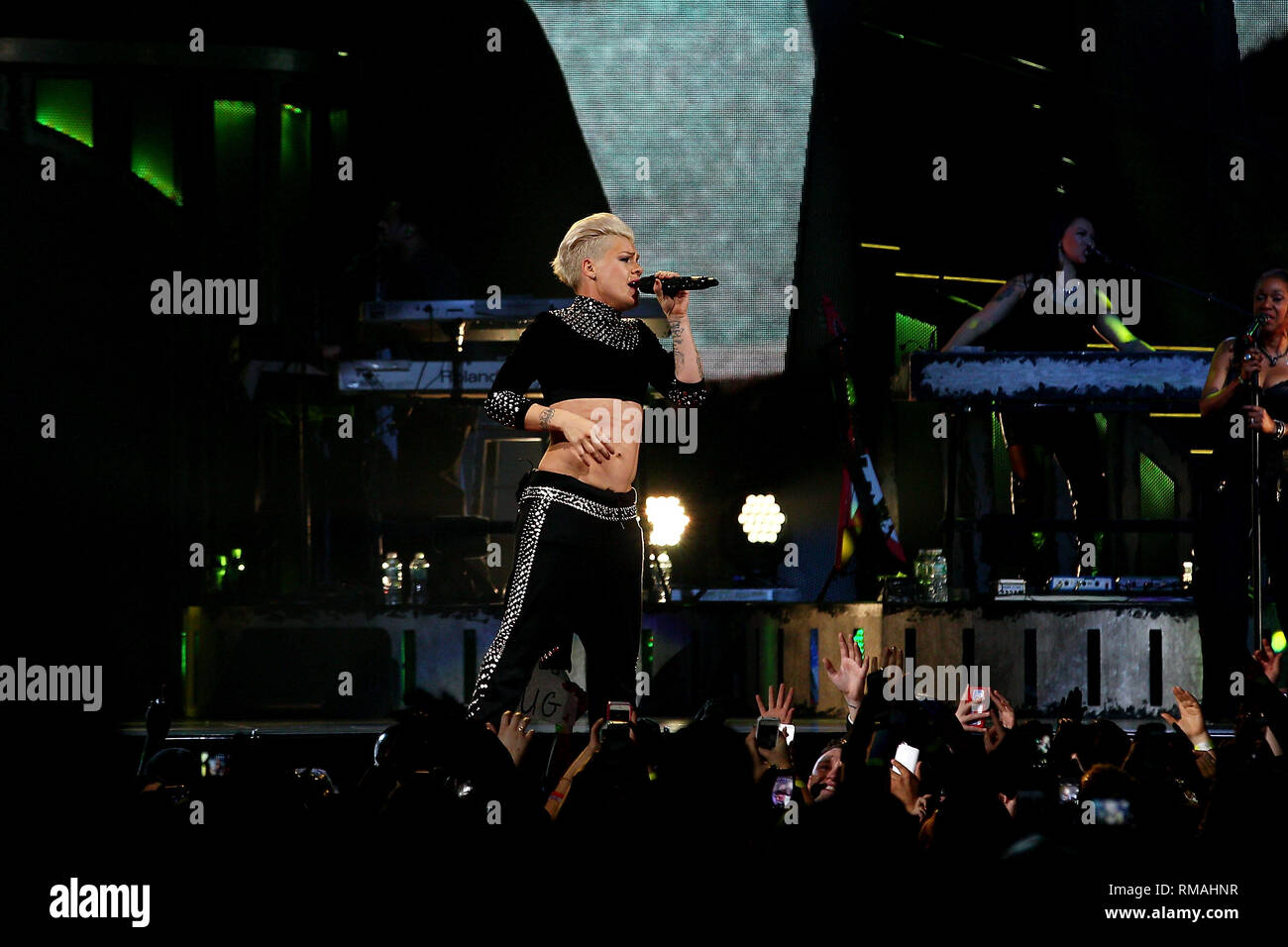 Pink project concert hi-res stock photography and images - Alamy