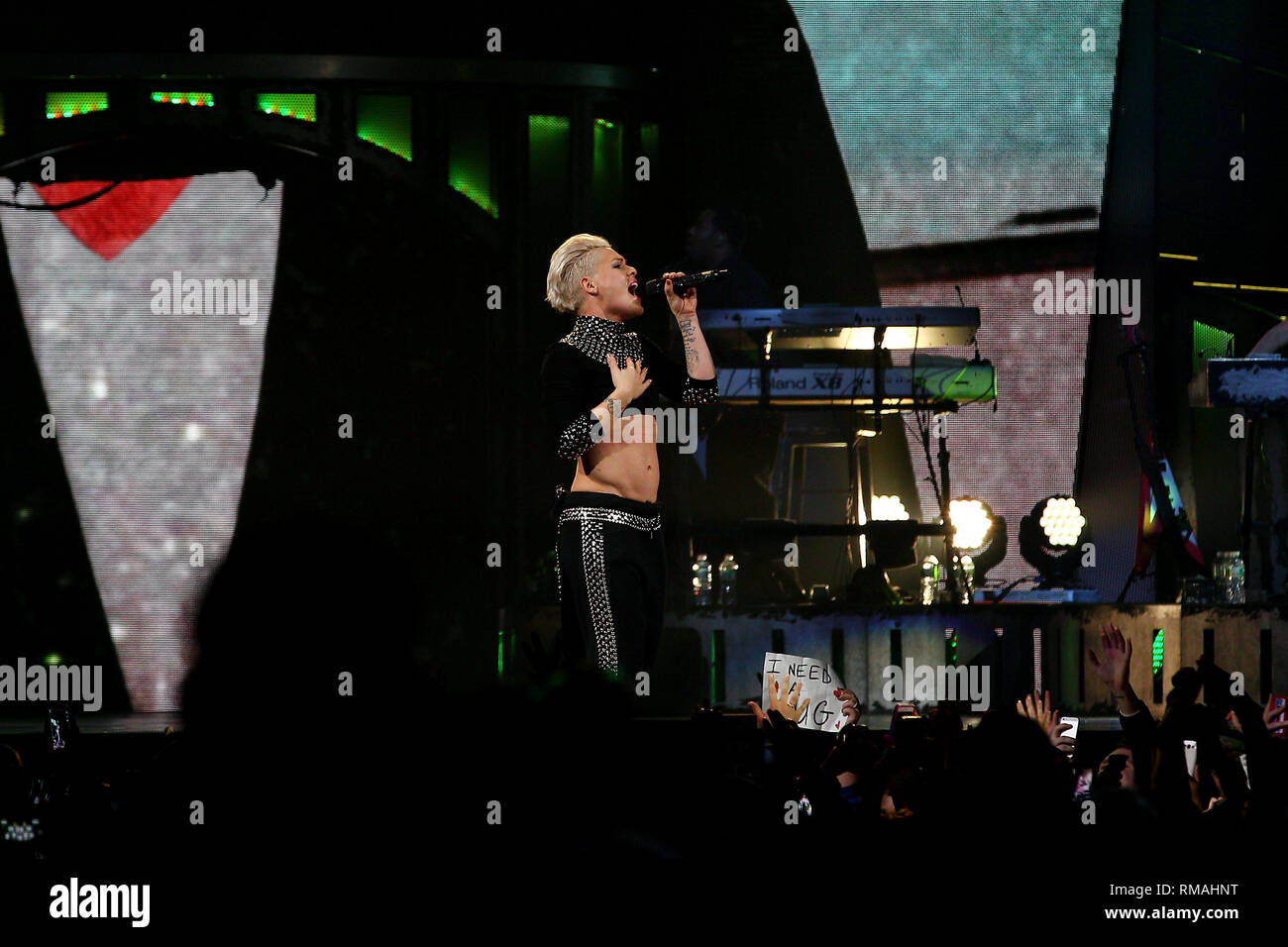 Pink project concert hi-res stock photography and images - Alamy