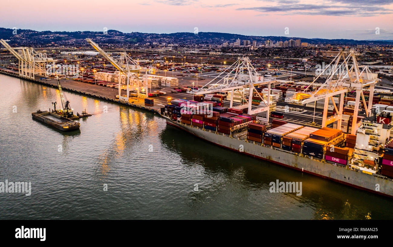 American container ship hi-res stock photography and images - Alamy