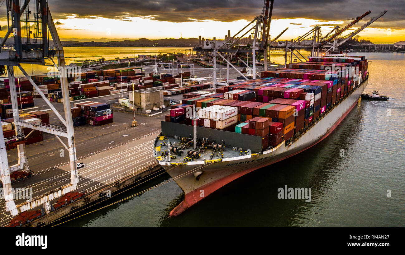 American container port hi-res stock photography and images - Alamy