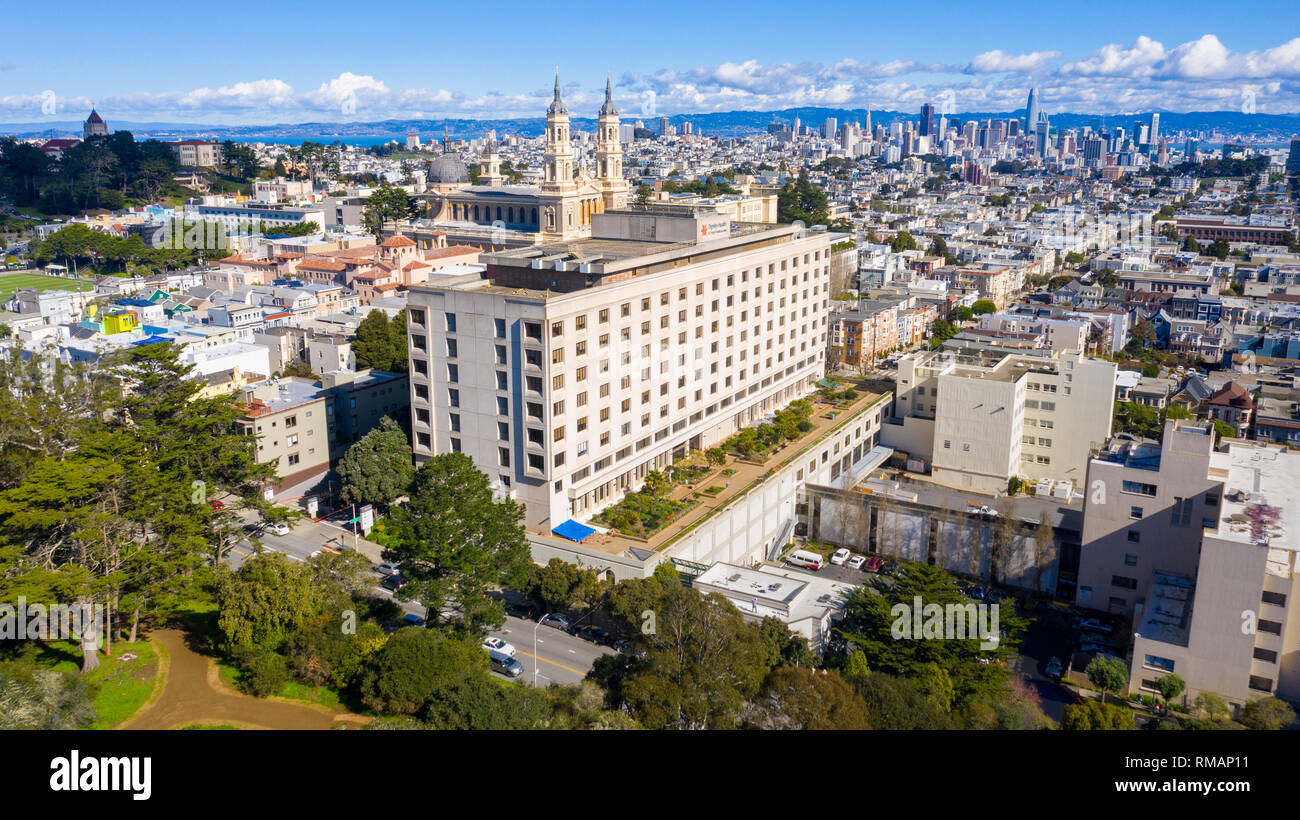 Aerial hospital building hi-res stock photography and images - Alamy