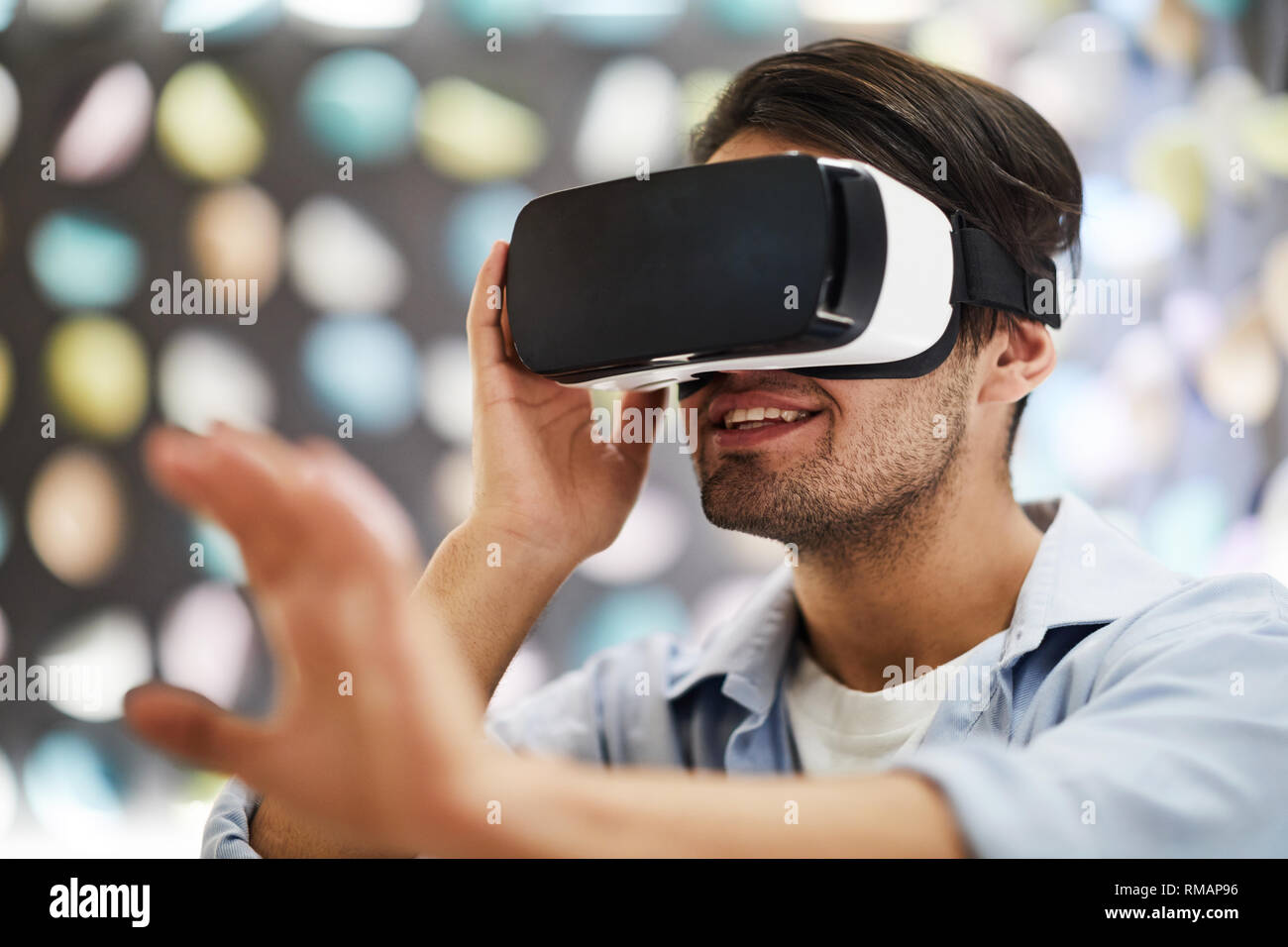 Virtual travel hi-res stock photography and images - Alamy