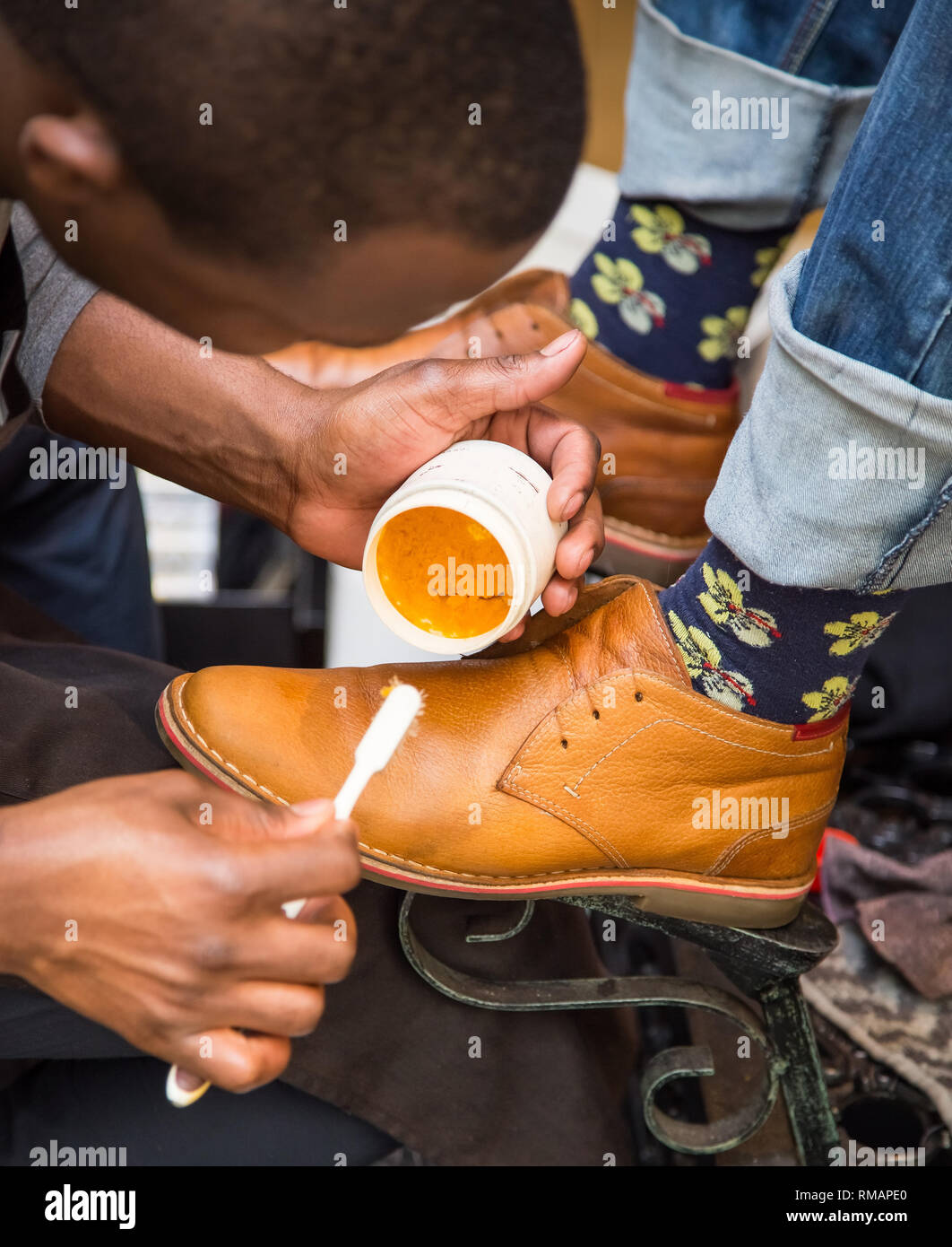 Shoes shiner hi-res stock photography and images - Alamy