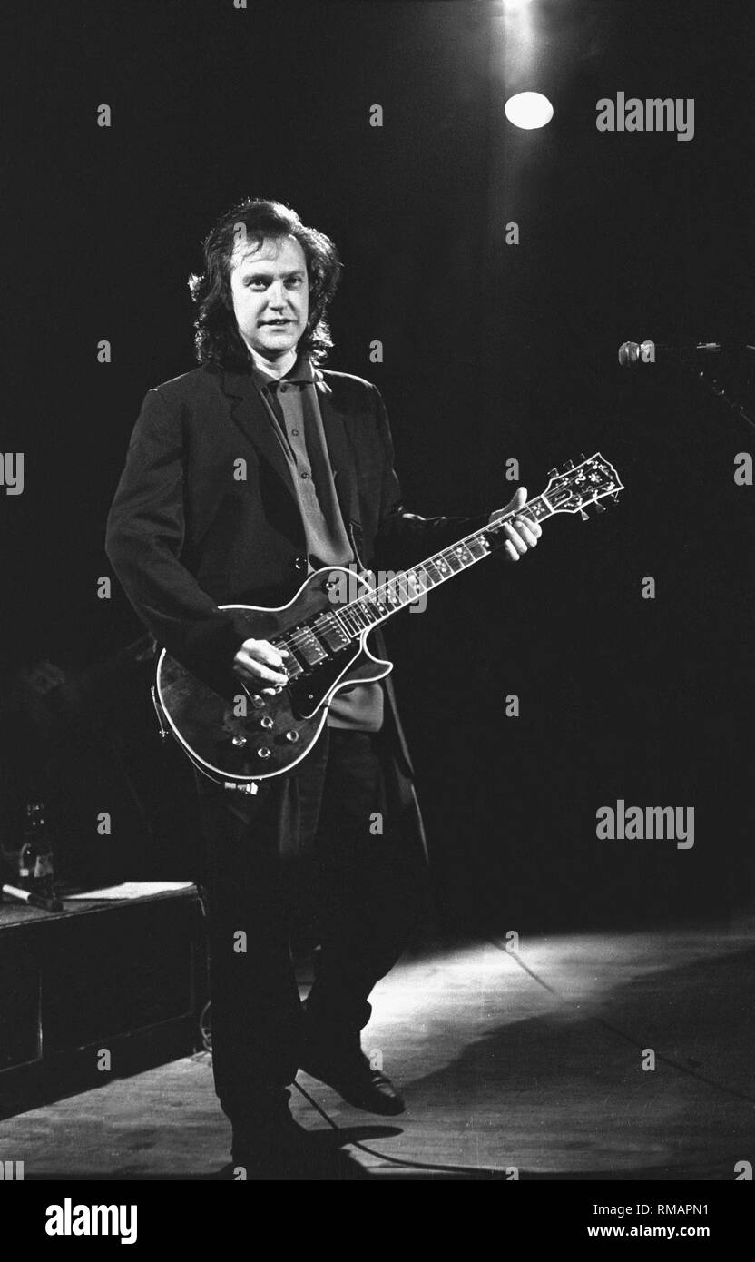 Dave davies hi-res stock photography and images - Alamy