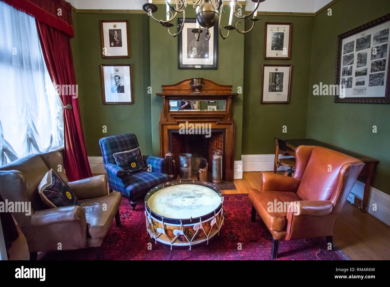Traditional scottish pub interior hi-res stock photography and images ...