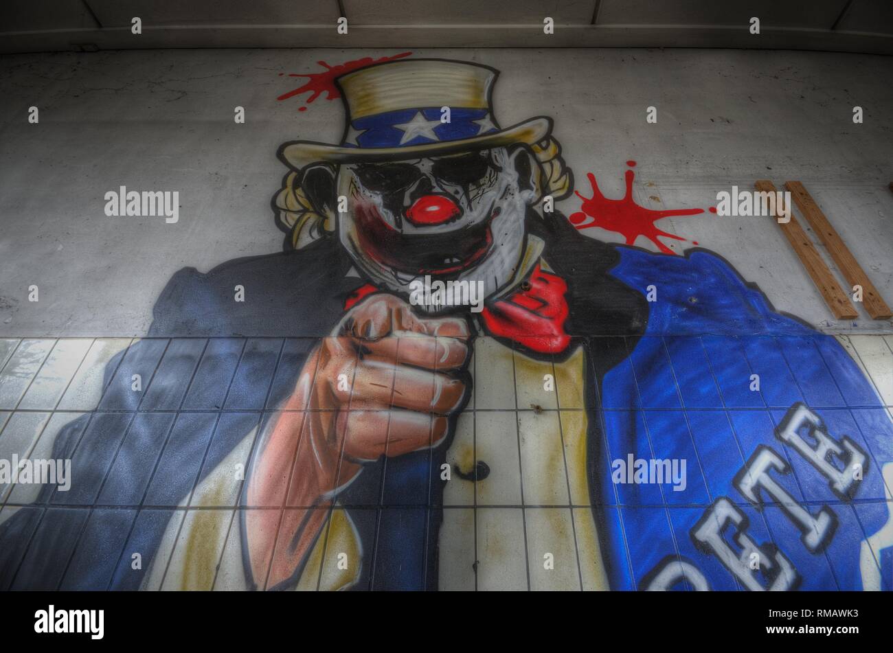 Abandoned clown hi-res stock photography and images - Alamy