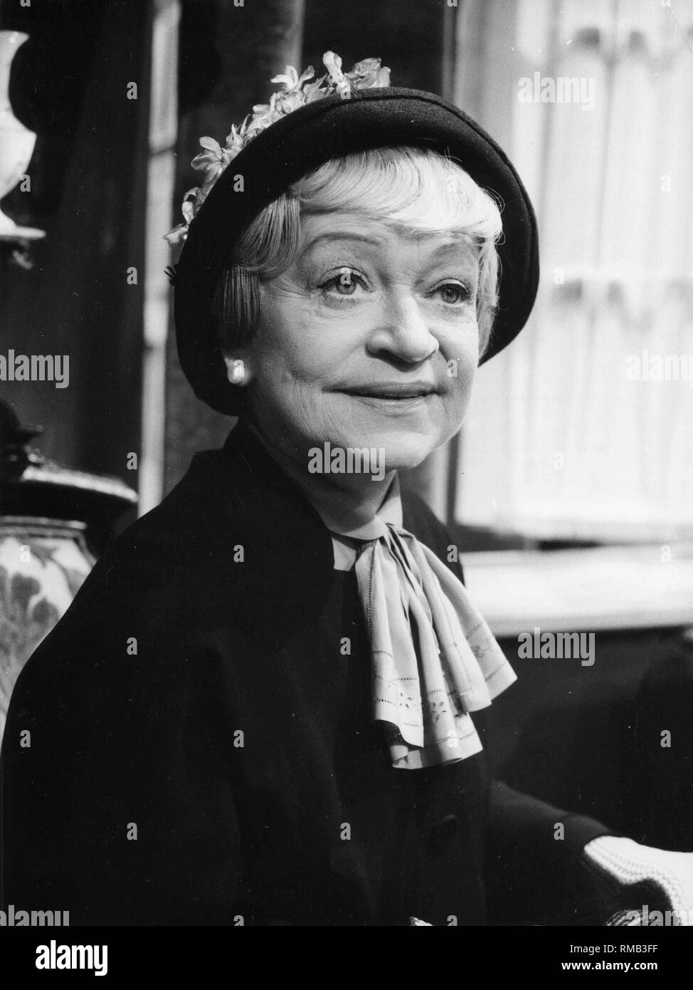 Theater actress hi-res stock photography and images - Alamy