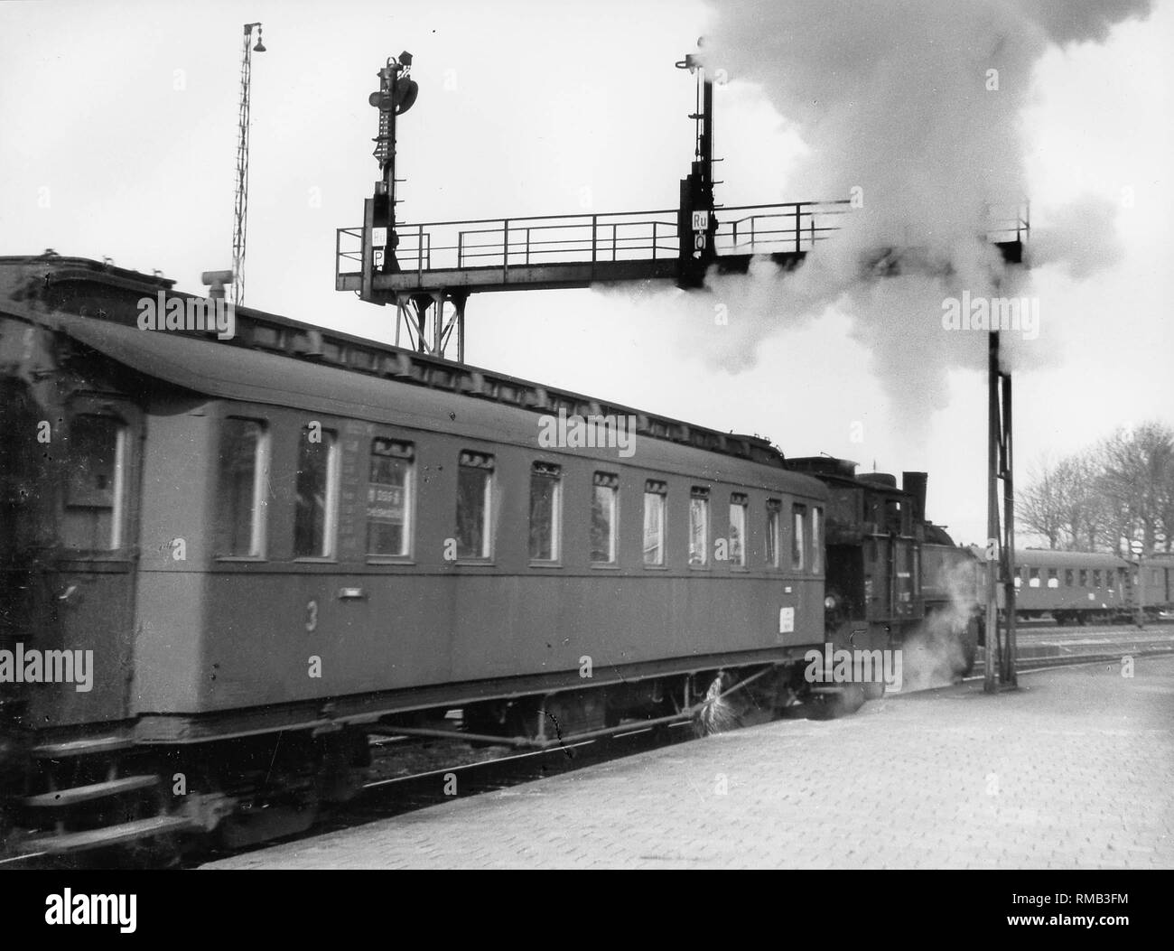 1950 train hi-res stock photography and images - Alamy