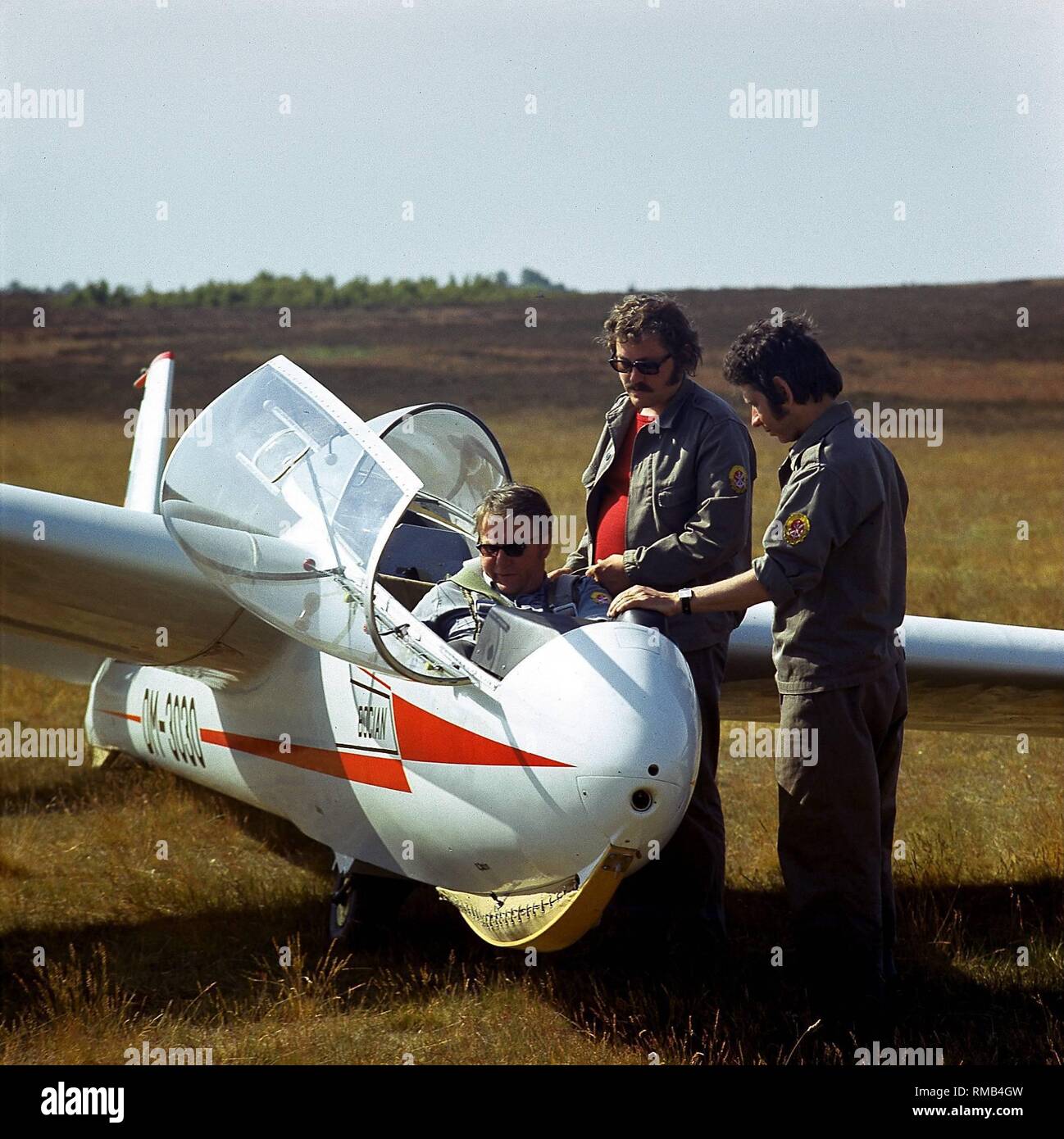 Glider training of the Gesellschaft fuer Sport und Technik (GST), lit ...