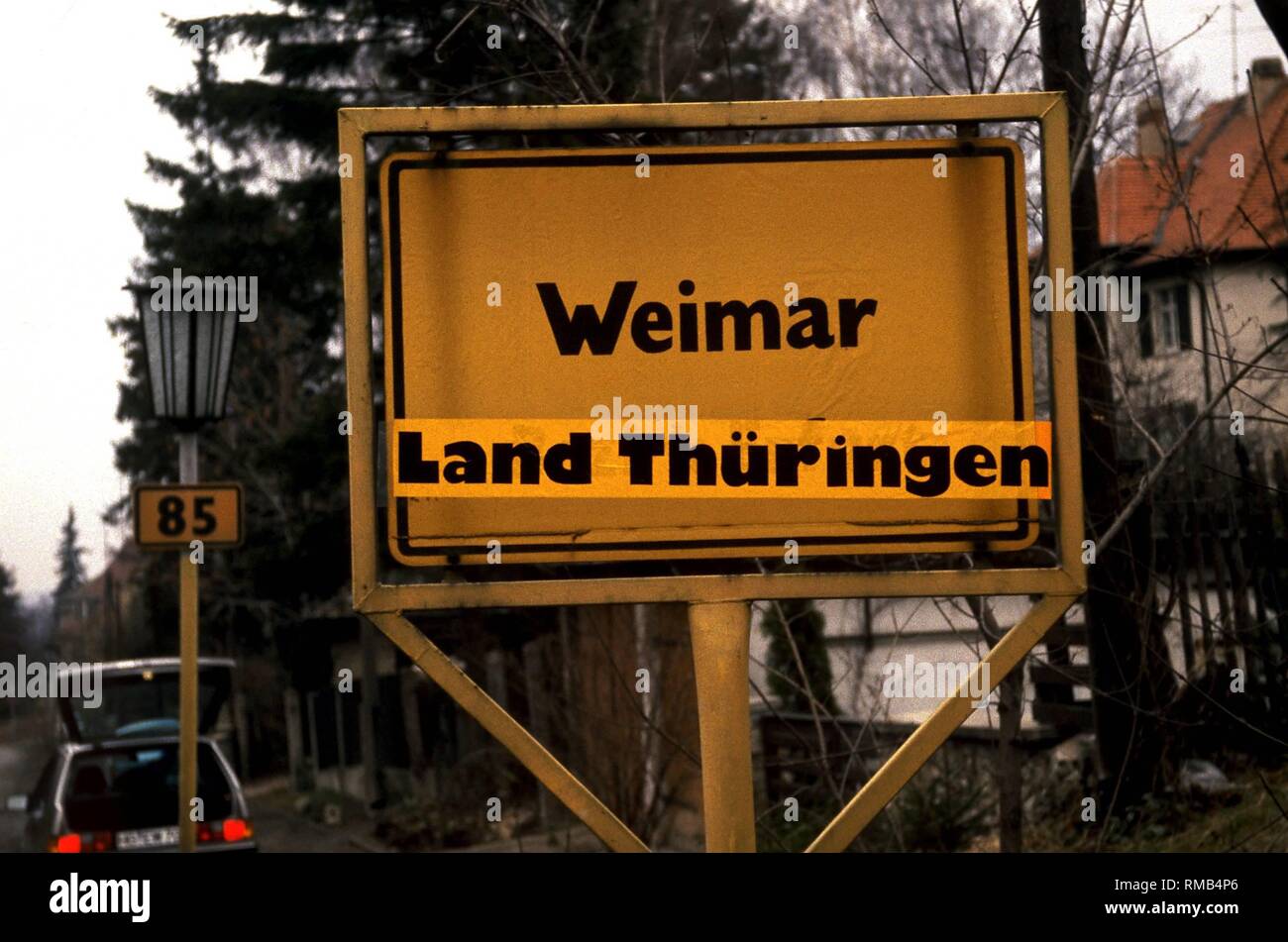 Town sign of Weimar with the addition "State Thuringia Stock Photo - Alamy