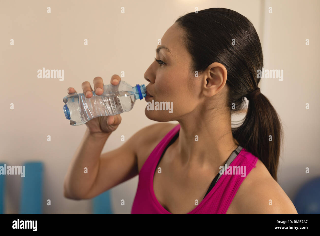 Side view of beautiful young woman drinking water after workout Stock ...