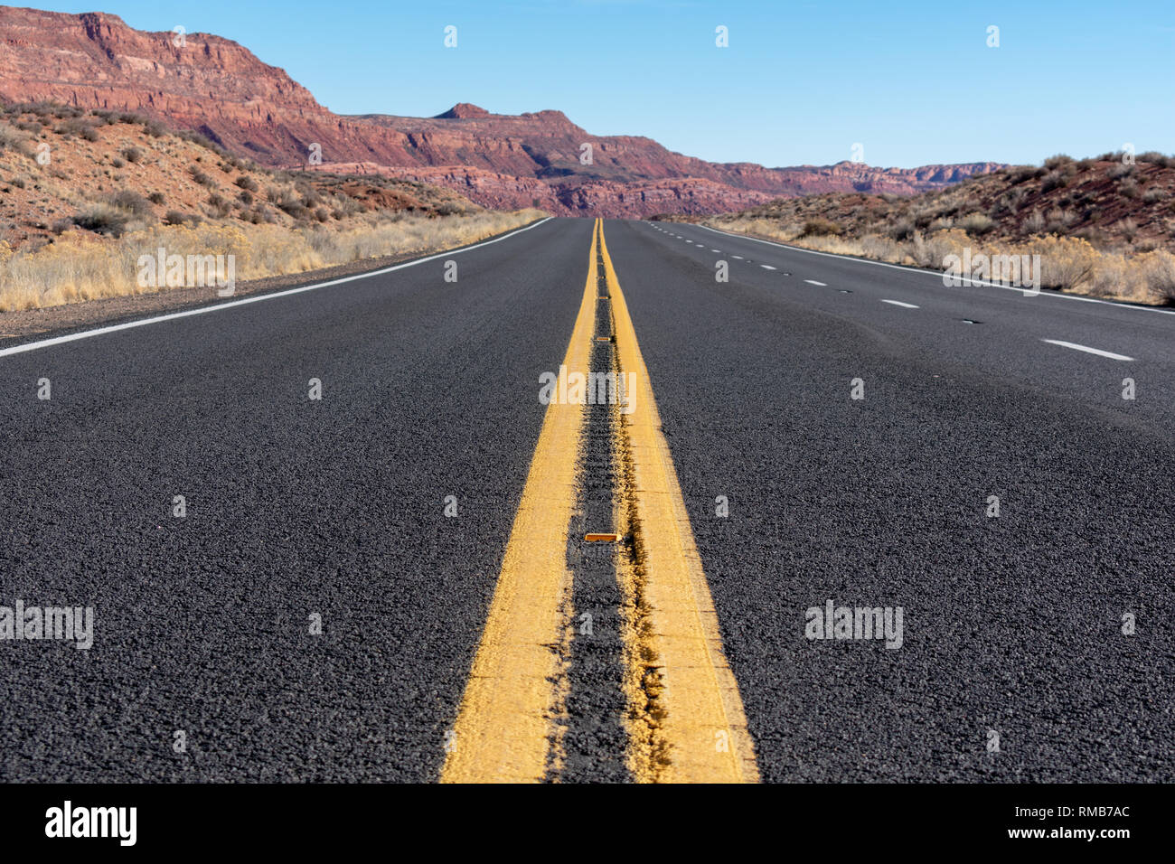 Lane markers hi-res stock photography and images - Alamy
