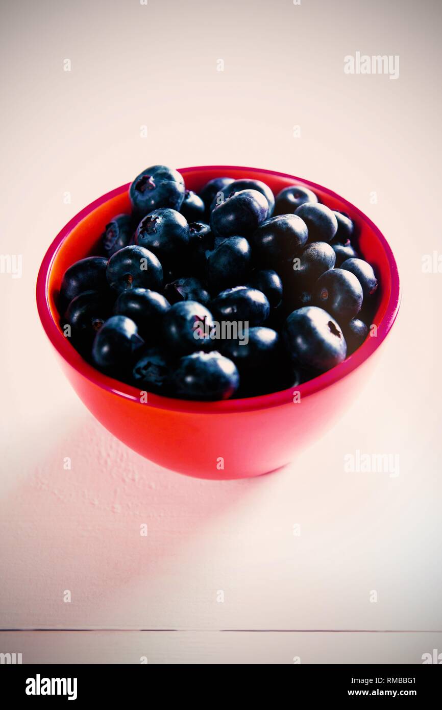 Empty fruit bowl hi-res stock photography and images - Alamy