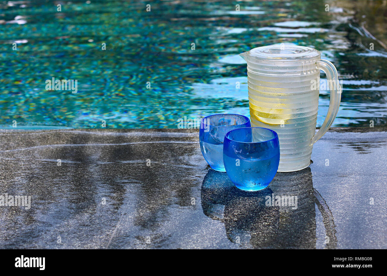 Infinity table hi-res stock photography and images - Alamy