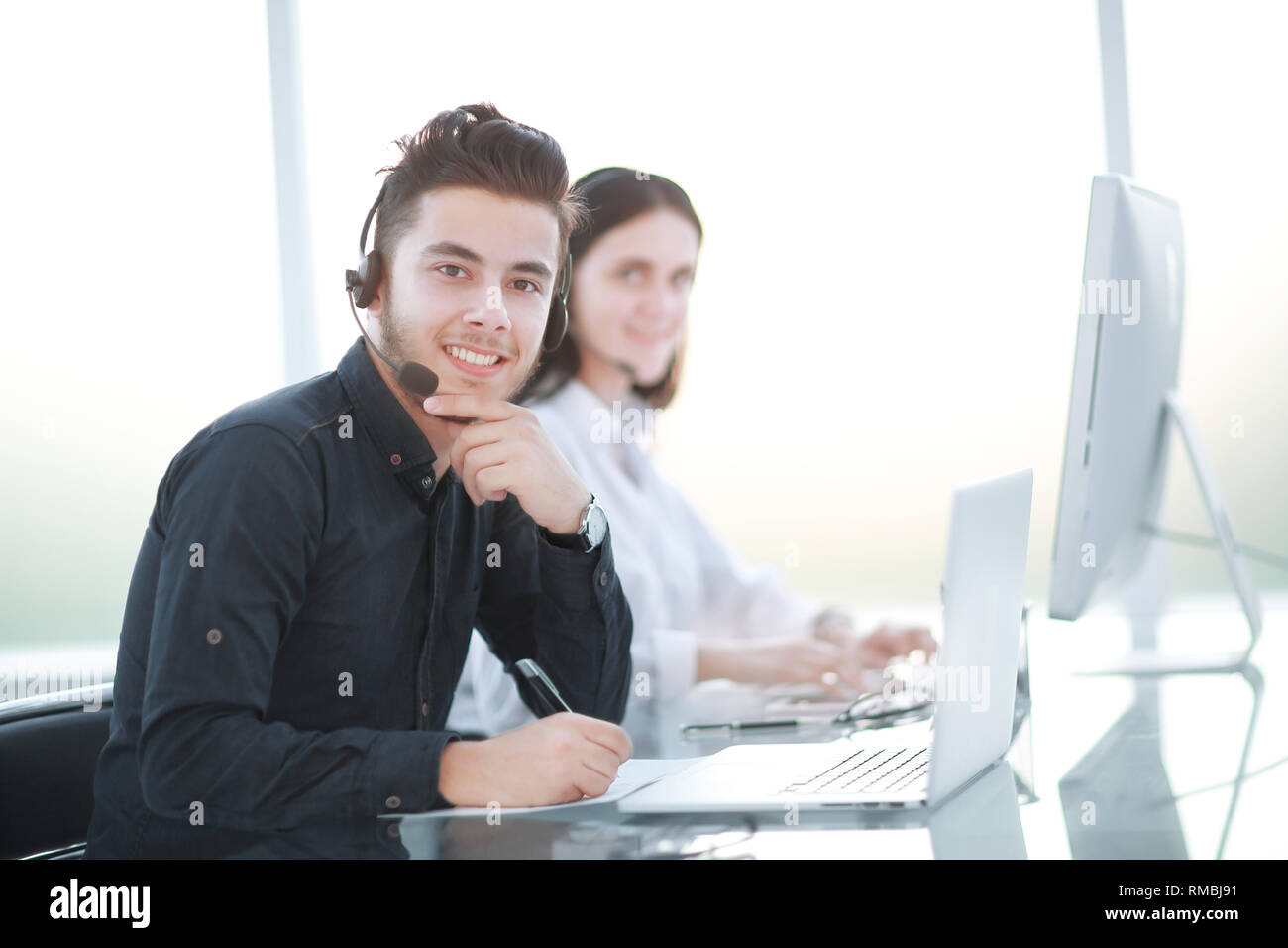 Call centre workers hi-res stock photography and images - Alamy