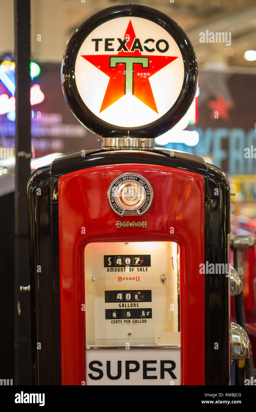 Vintage texaco gasoline pump hi-res stock photography and images - Alamy